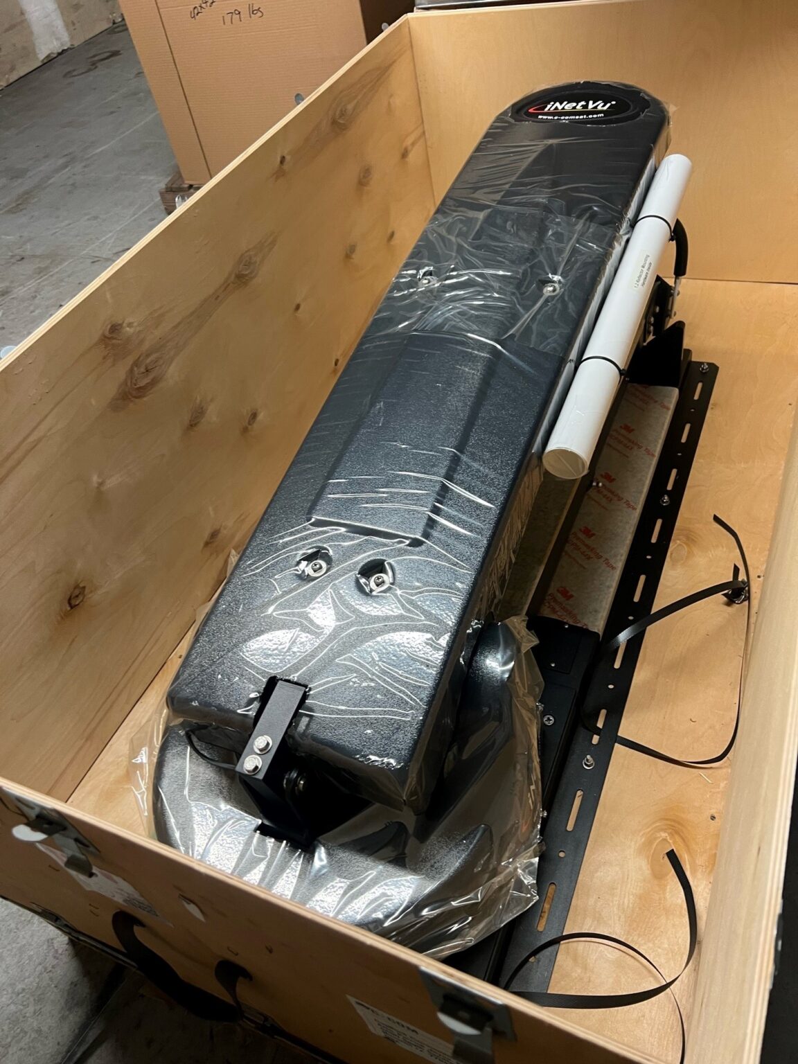 iNetVu 1.2M flyaway Auto Pointing Antenna - Satcom Solutions